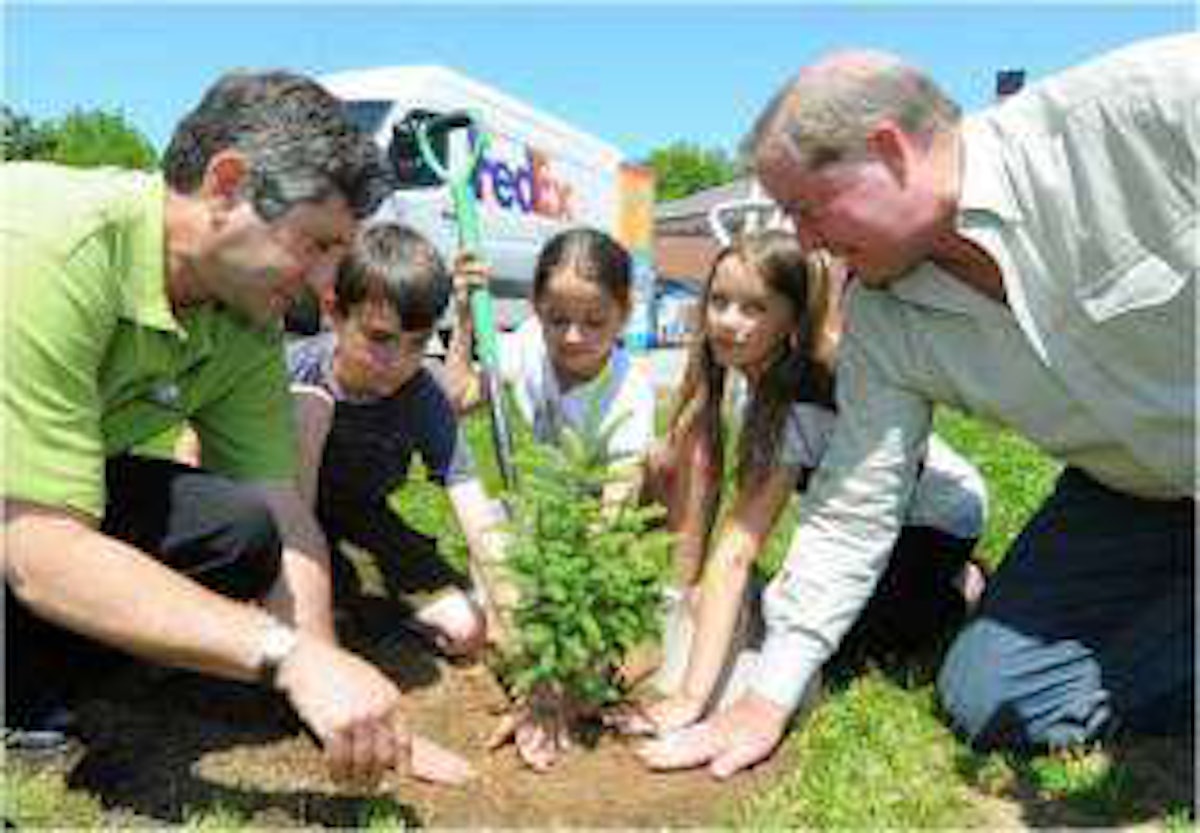 FedEx launches EarthSmart sustainability initiative | Commercial ...