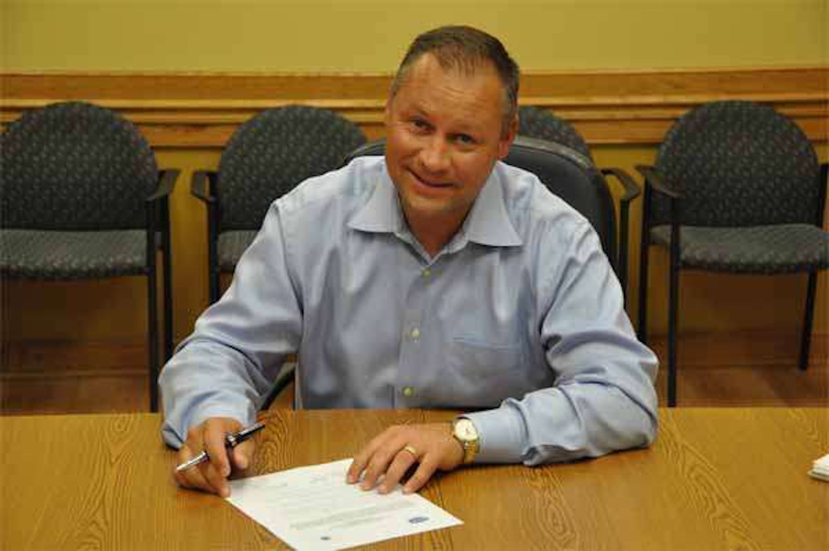 Heil signs environmental policy statement | Commercial Carrier Journal