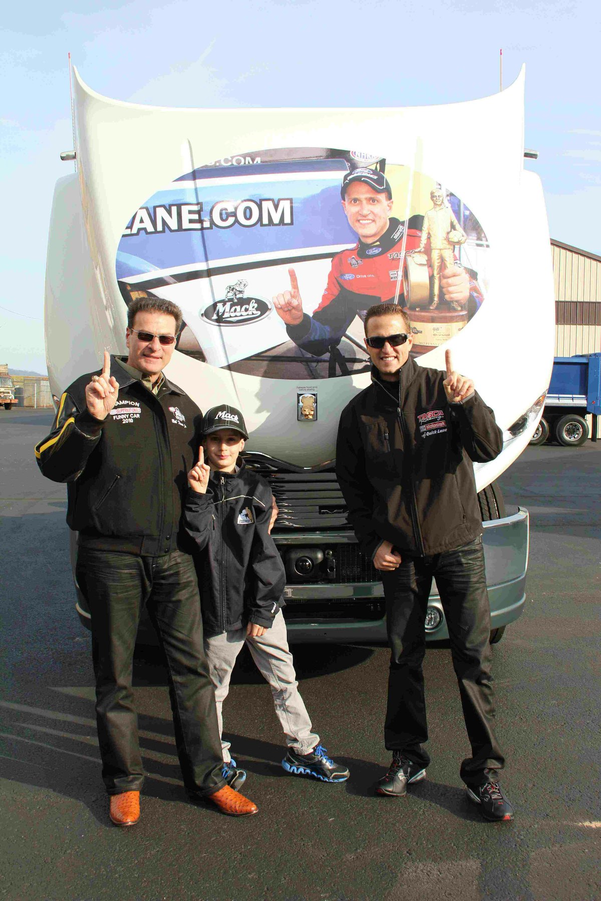 Mack goes drag-racing | Commercial Carrier Journal