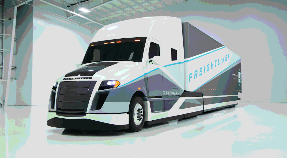 Freightliner turns heads with SuperTruck concept vehicle | Commercial ...