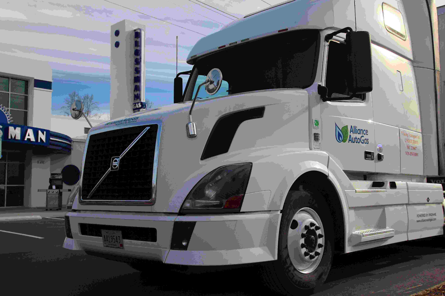 Alliance AutoGas unveils propane bi-fuel system for Volvo D13/Mack MP8 ...