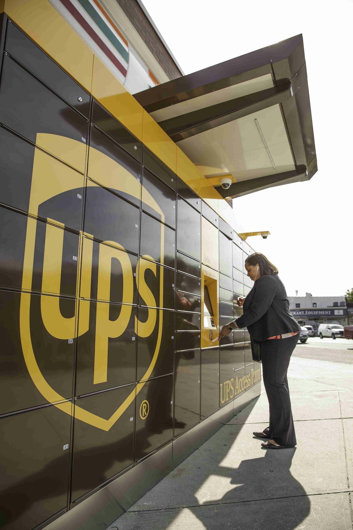 UPS lockers make deliveries easier | Commercial Carrier Journal