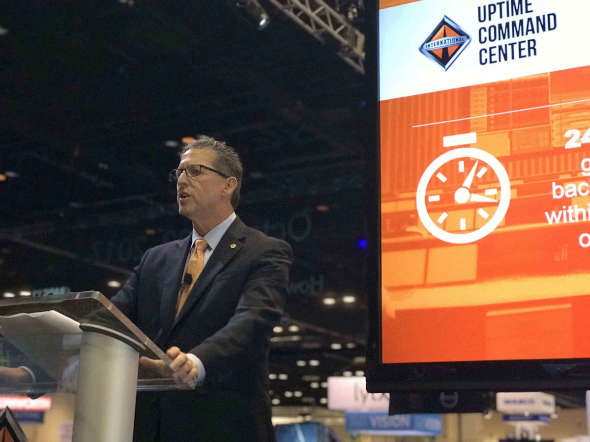 Navistar introduces its 24/7 Uptime Command Center | Commercial Carrier ...