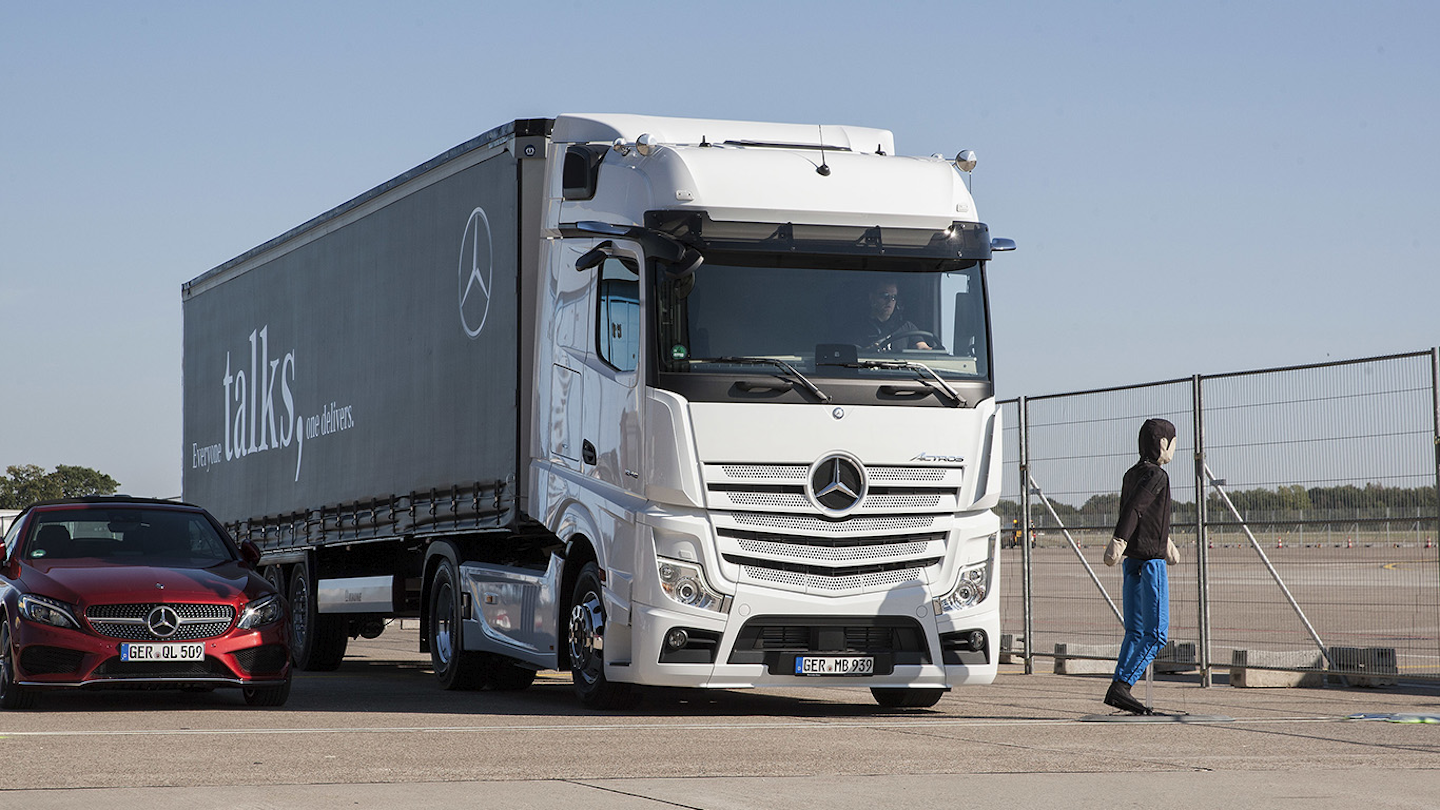 Meet Mercedes-Benz' brand new Actros truck | Commerical Carrier Journal