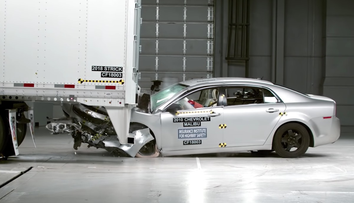 IIHS find 8 trailers that exceed underride guard standards | Commercial ...