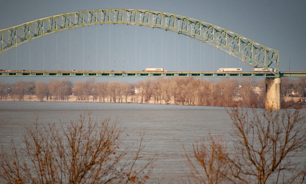 I-40 bridge closure costing trucking millions daily | Commercial ...