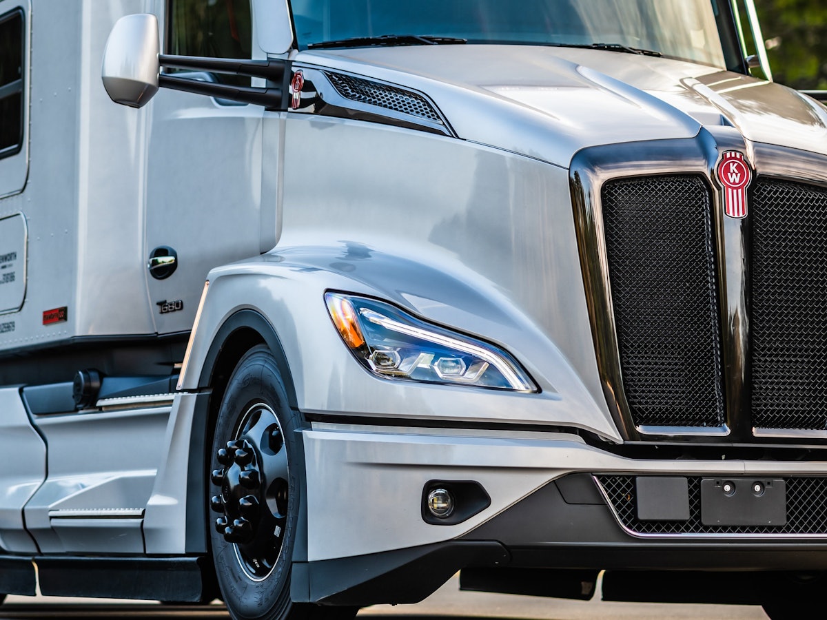 Photos: Kenworth T680 Signature Edition | Commercial Carrier Journal