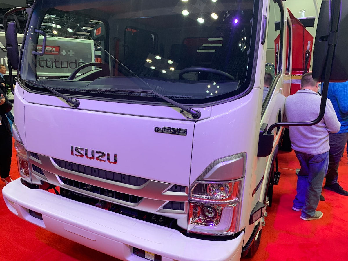 Isuzu bringing back its Class 5 gas truck with 6.6-liter | Commercial ...