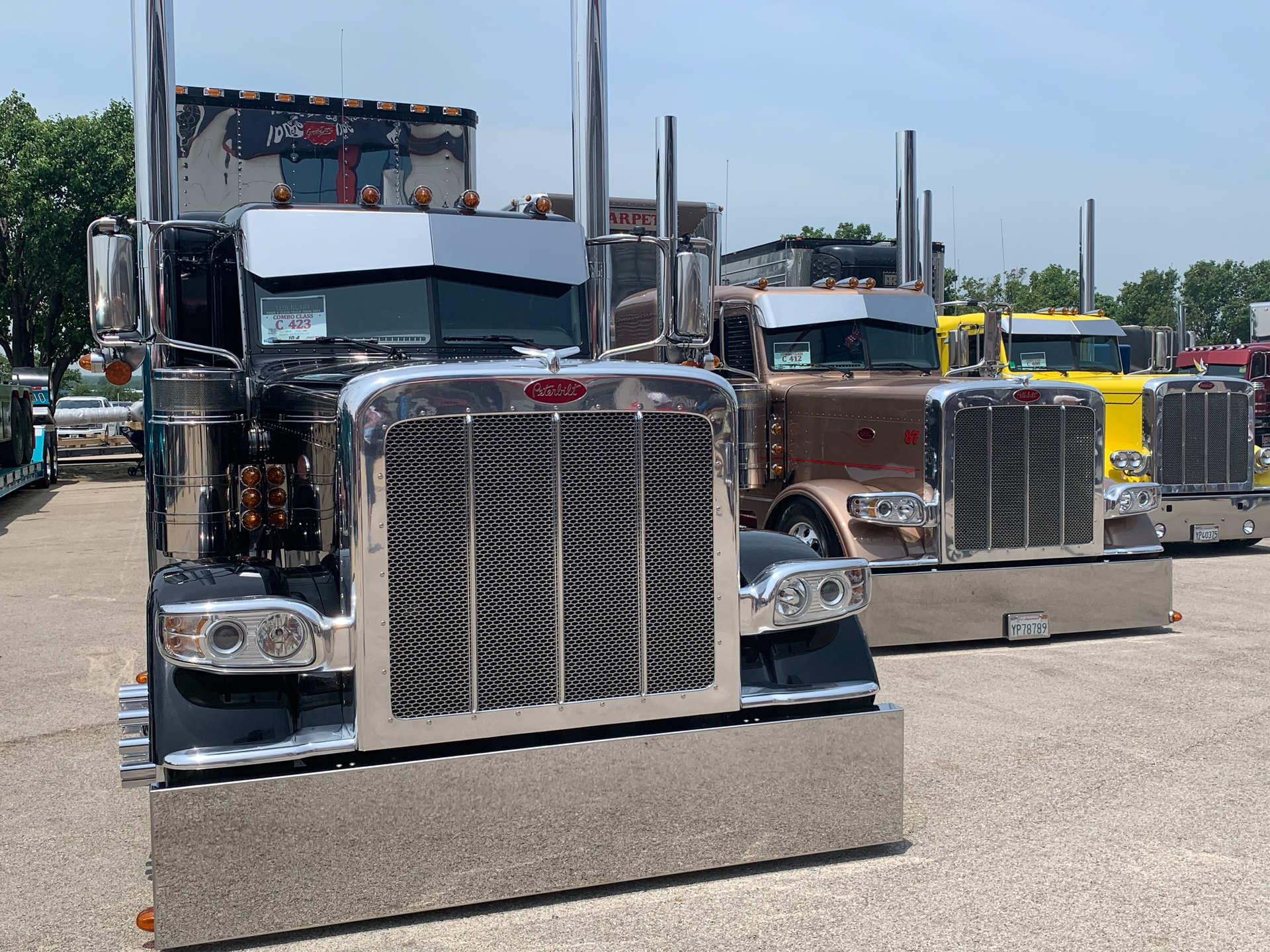 Peterbilt retiring its Model 389 for new, wider model | Commercial ...