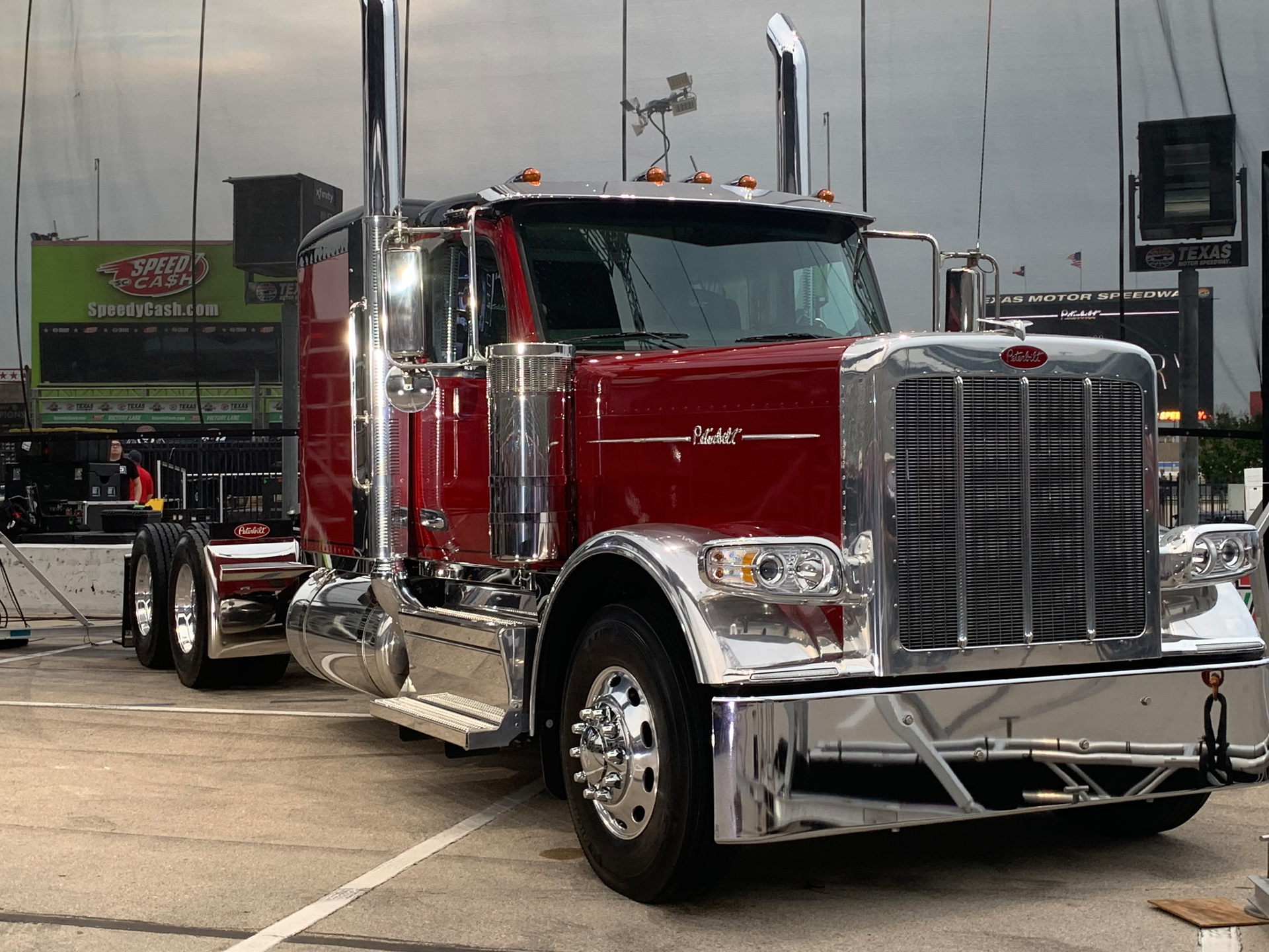Peterbilt retiring its Model 389 for new, wider model | Commercial ...