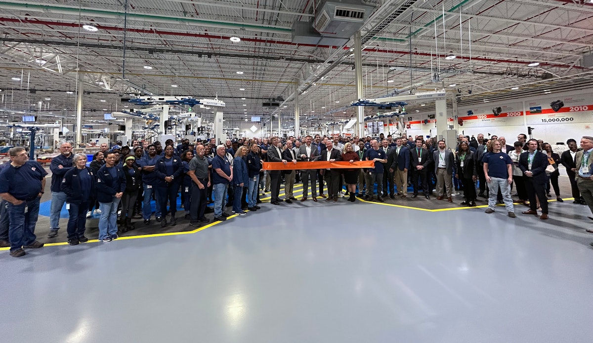 Navistar kicks off production of its last ICE powertrain | Commercial ...