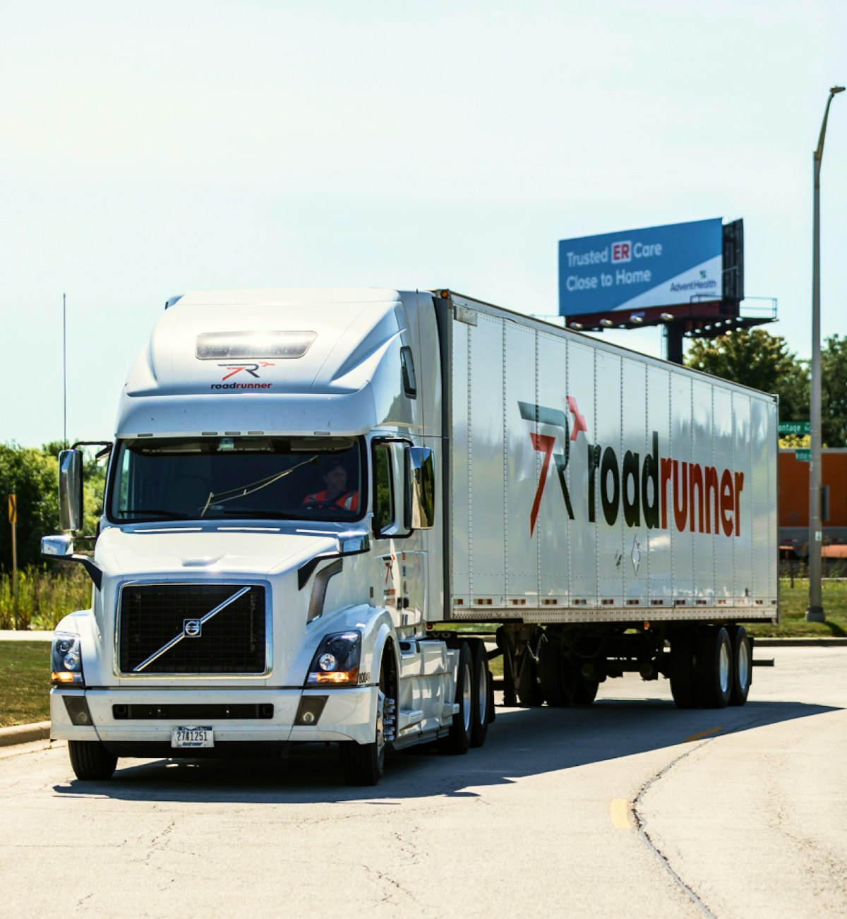 Roadrunner adds 135 LTL lanes, makes swift expansion into Canada ...