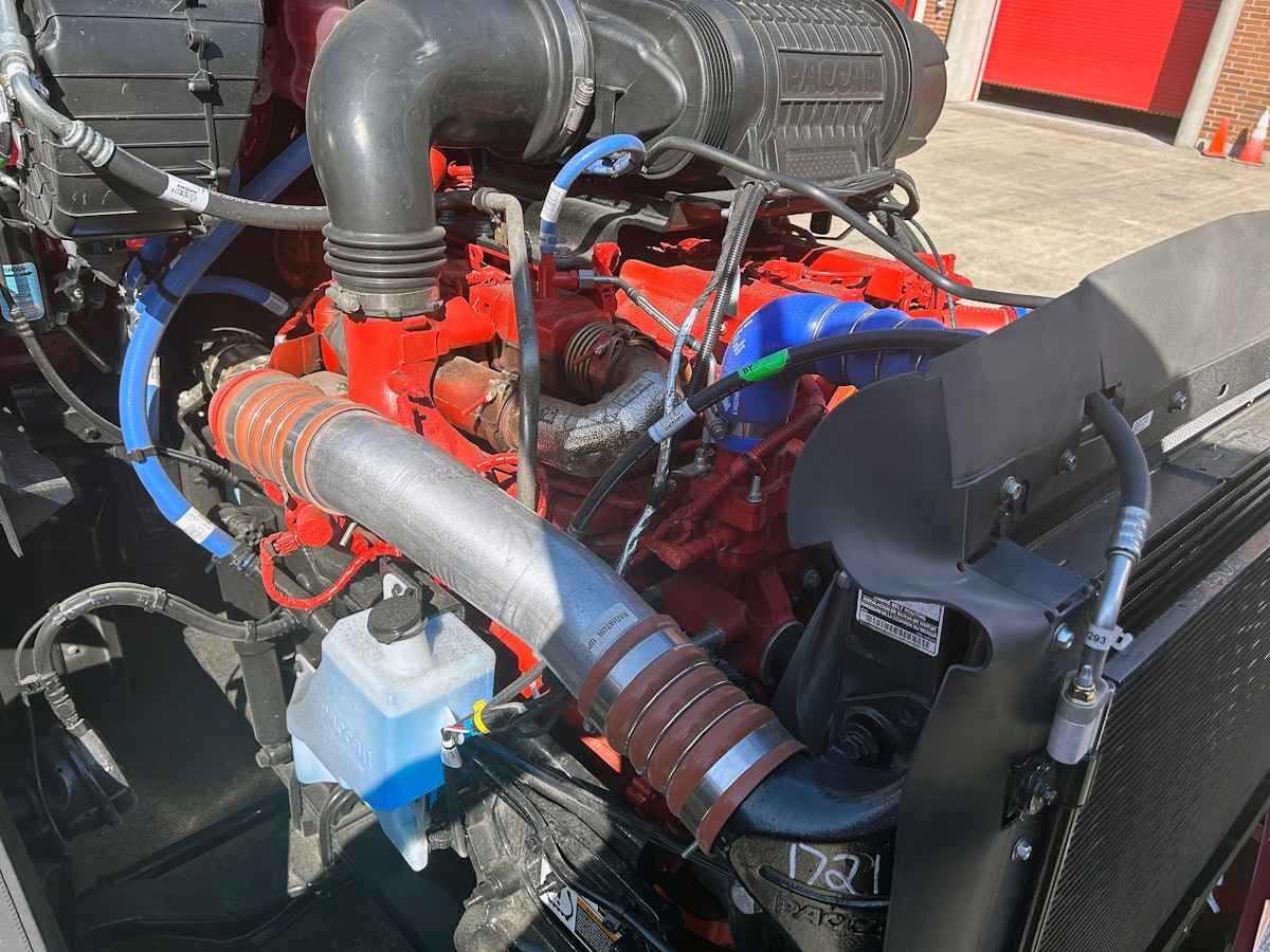 peterbilt 579 engine options
